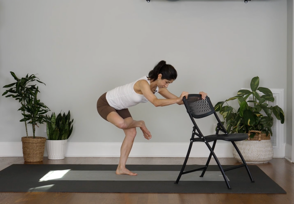 SC40, All Levels, Standing Piriformis Stretch – Sandvi Studio